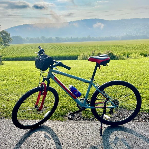 J's Closet (@lifeon2wheels) | Poshmark